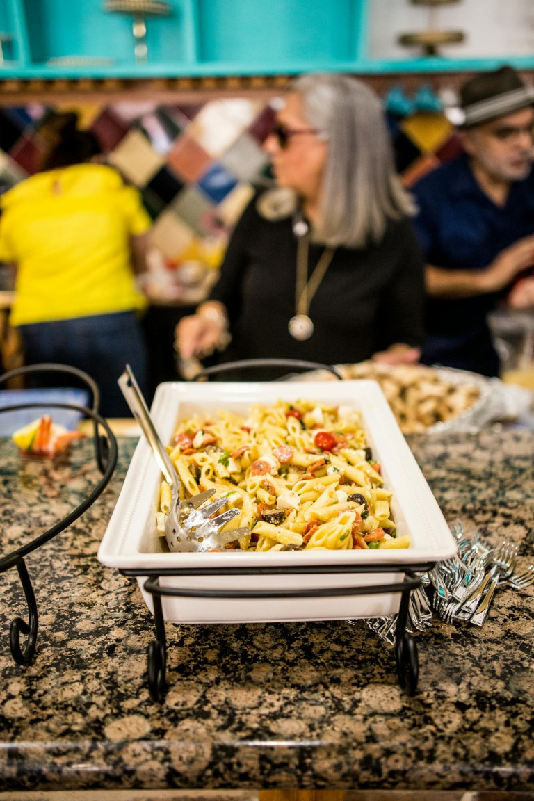 10 Annoying Things You Should Stop Doing At Buffets & 10 Etiquette To ...