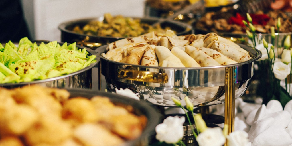 20 Late-Night Wedding Snack Ideas That Keep Everyone Happy - TheSpicyChefs