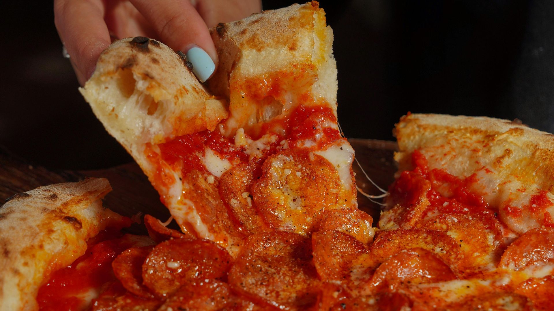 20 Messy Foods You’ll Regret Eating In Public - TheSpicyChefs