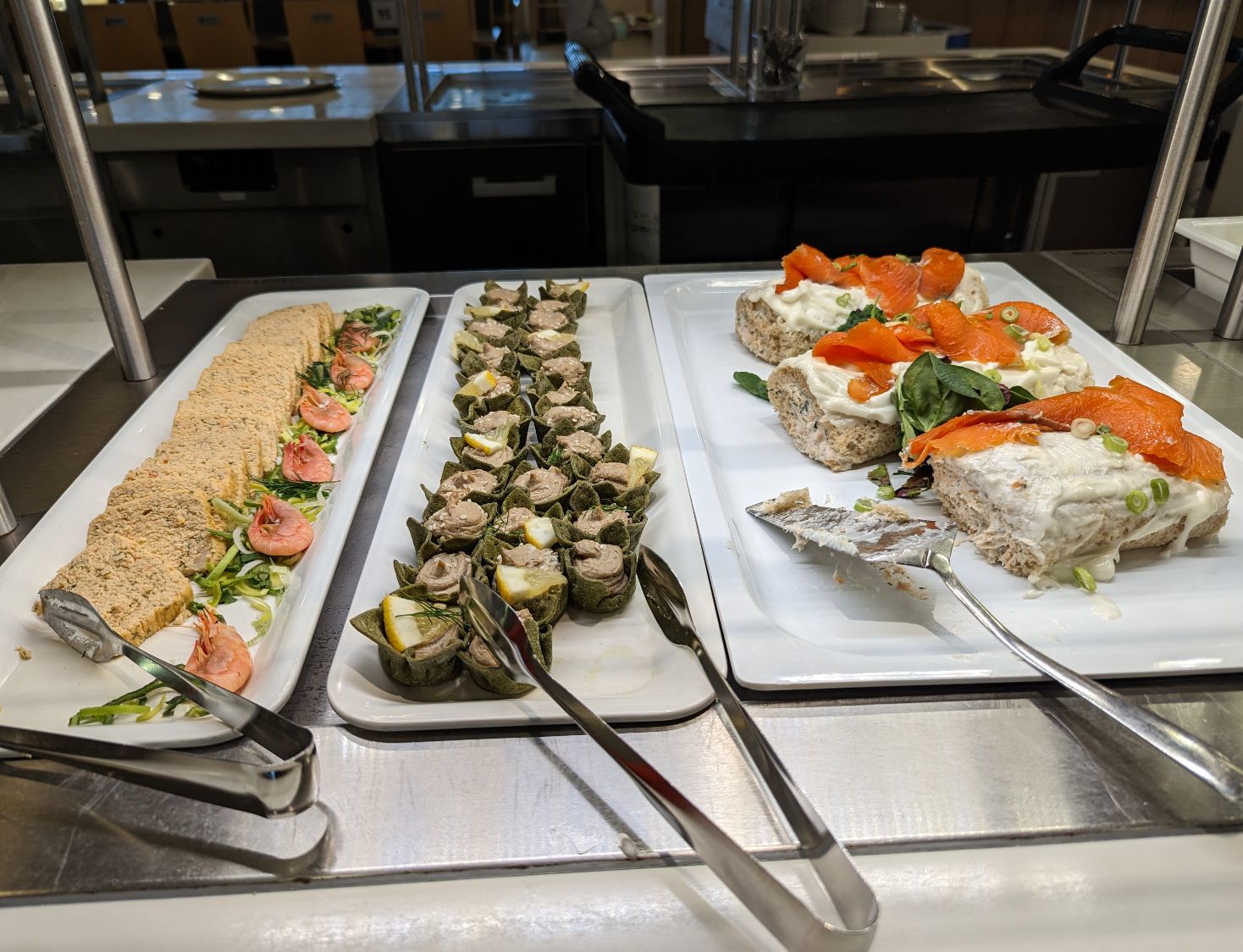 10 Disappointing Foods To Avoid On A Cruise & 10 To Indulge In ...