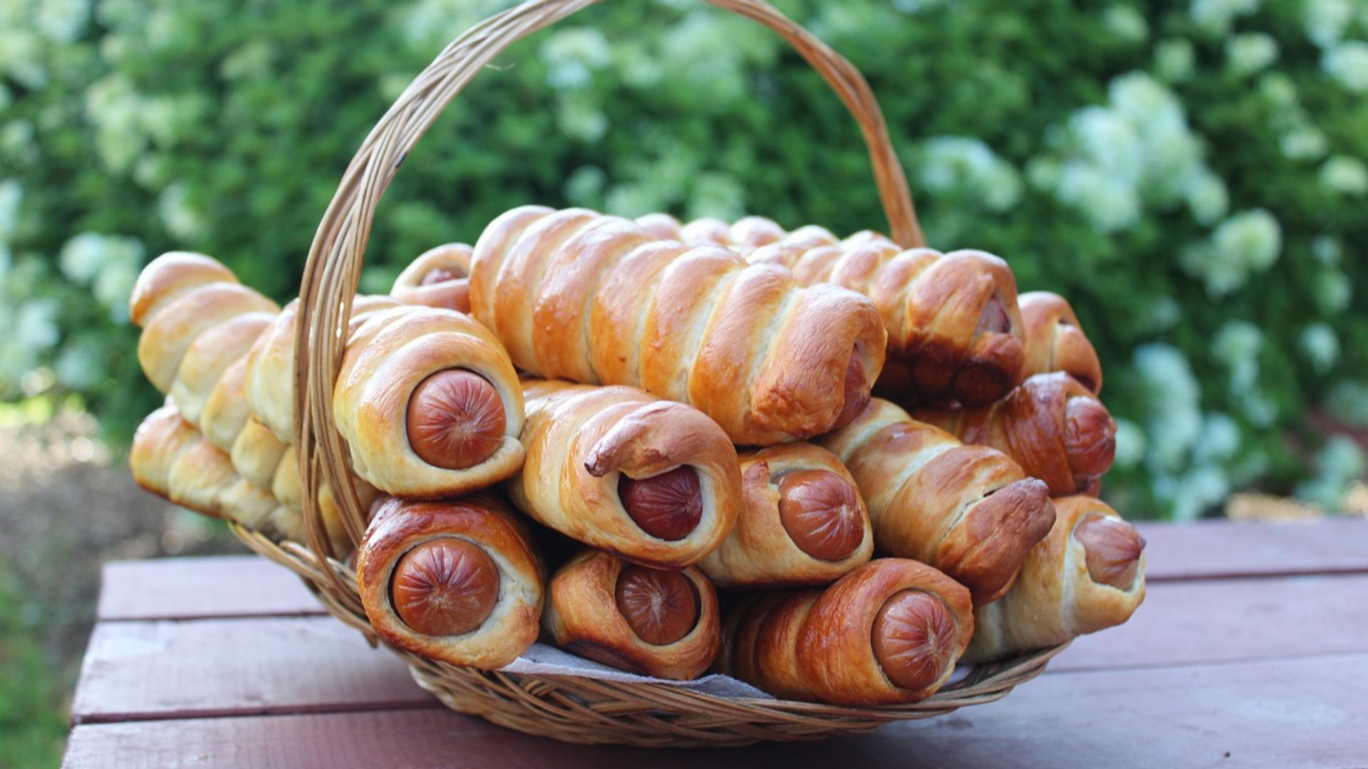 Happy Hour: The 20 Best Foods For Social Snacking - TheSpicyChefs