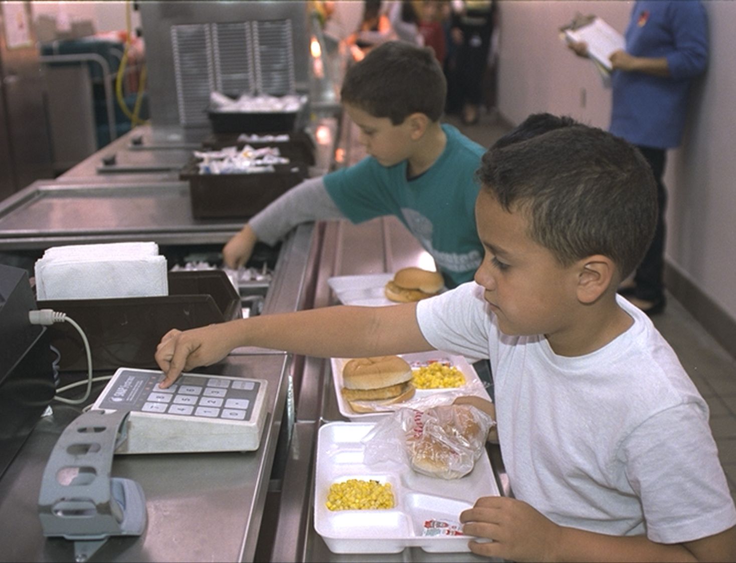 20 School Cafeteria Foods Every Millennial Grew Up On - TheSpicyChefs