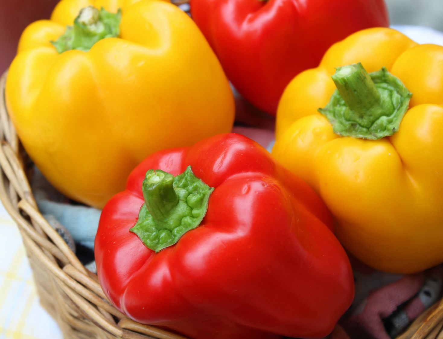 Protect Your Eyesight: 20 Foods Filled With Vitamin A - TheSpicyChefs